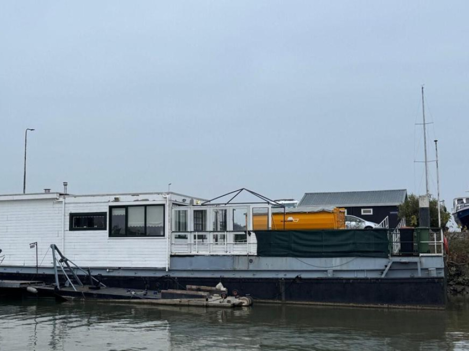 Woonboot kopen - Als je op zoek bent naar een woonboot, dan vind je die ...