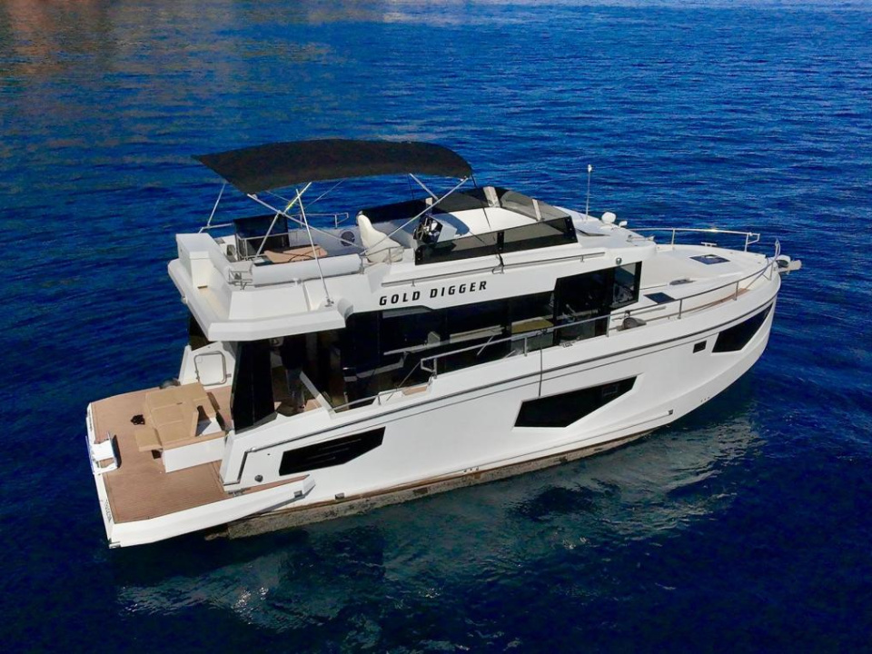 2021 Cobra Yachts SeaMaster 45 Fly, 415 000