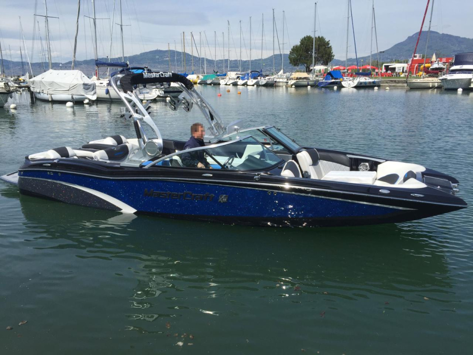 2014 MasterCraft X-46 | 2014 | Noir et bleu | 550h, CHF 84.500,-