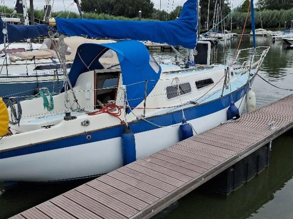 Asta: 1974 Sparkman and Stephens She 32C