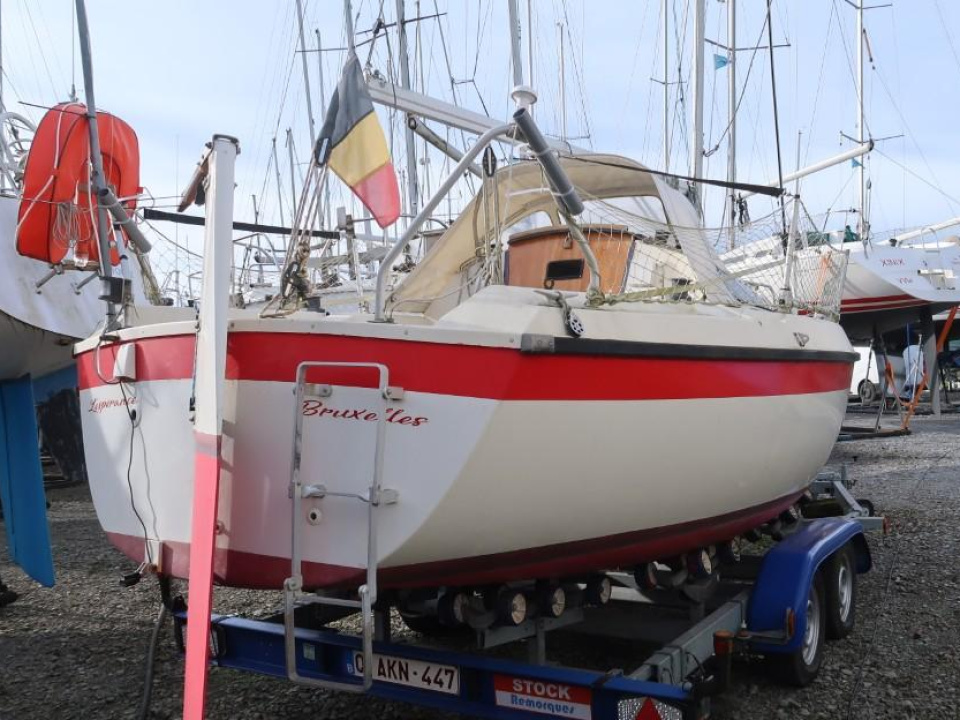 1989 Etap 22i, 8 000