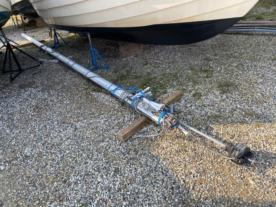 Granada 24 Mast, DKK 2.800,-