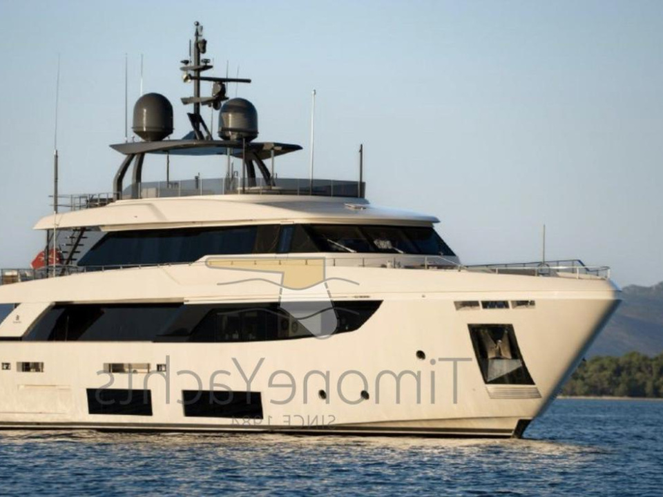 2019 Custom Line Navetta 33, EUR 11.990.000,-