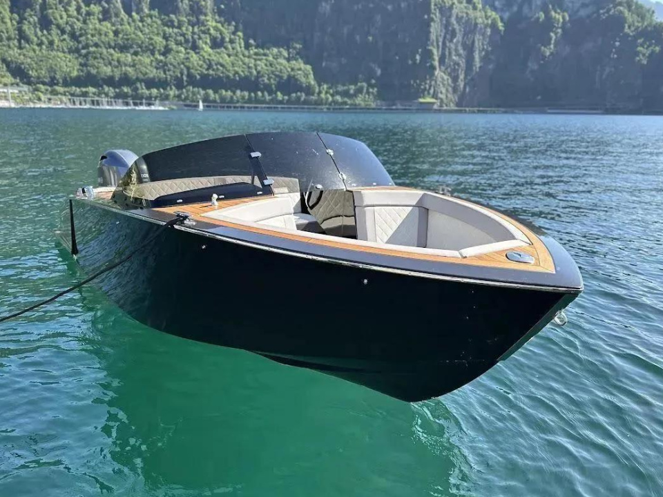 VTS Boats Flying Shark 5.7 Black Capri, CHF 74.400,-